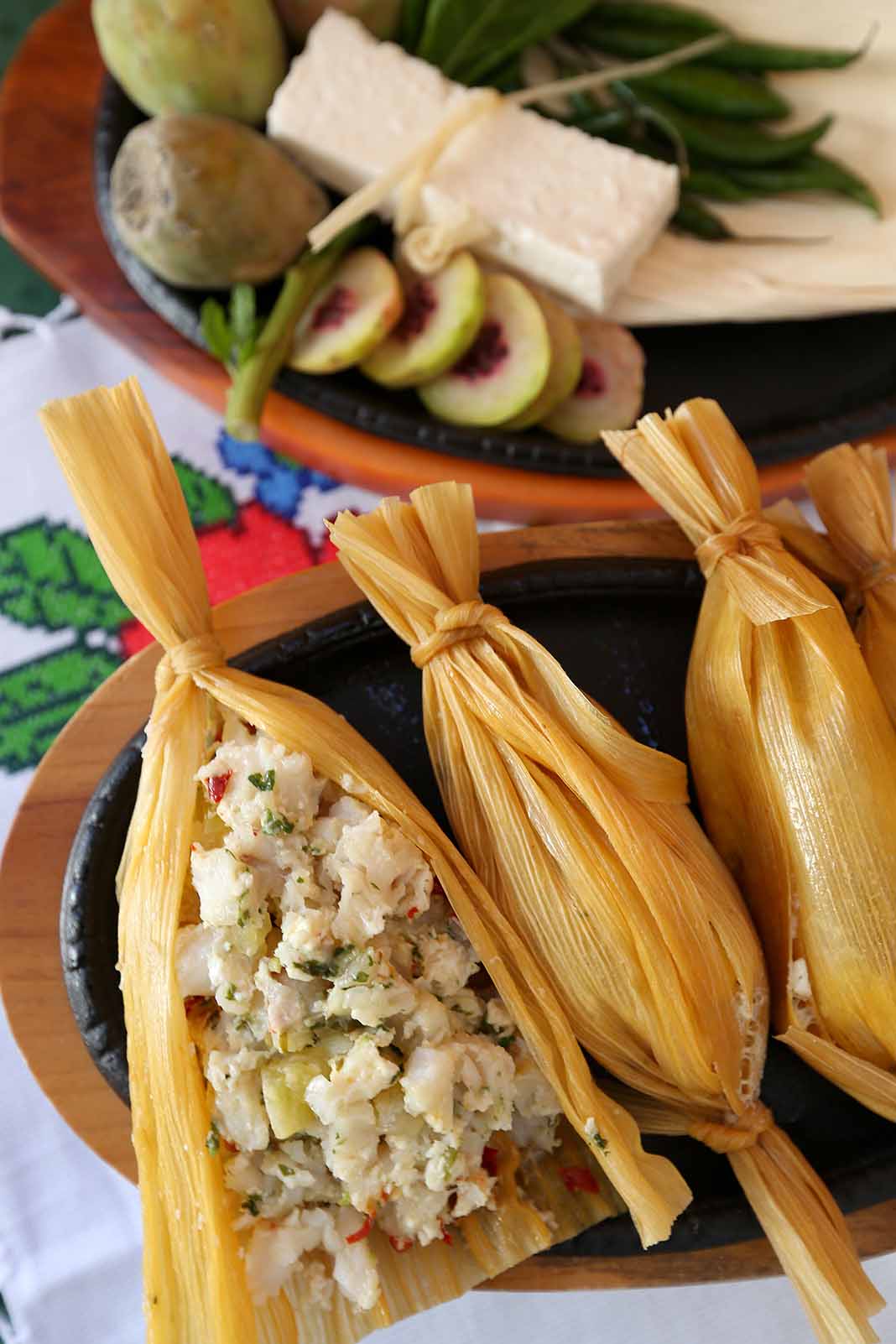 Cómo preparar tamales de pescado – Chefs Jaime y Ramiro