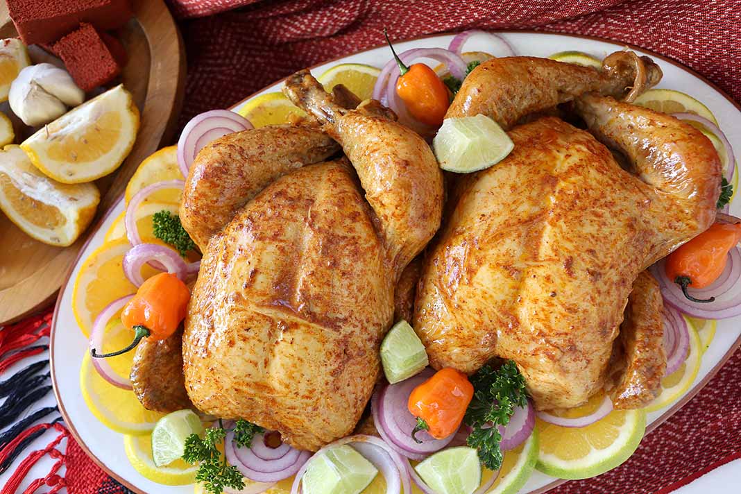 Pollito pibil marinado con achiote y chile guajillo – Chefs Jaime y Ramiro