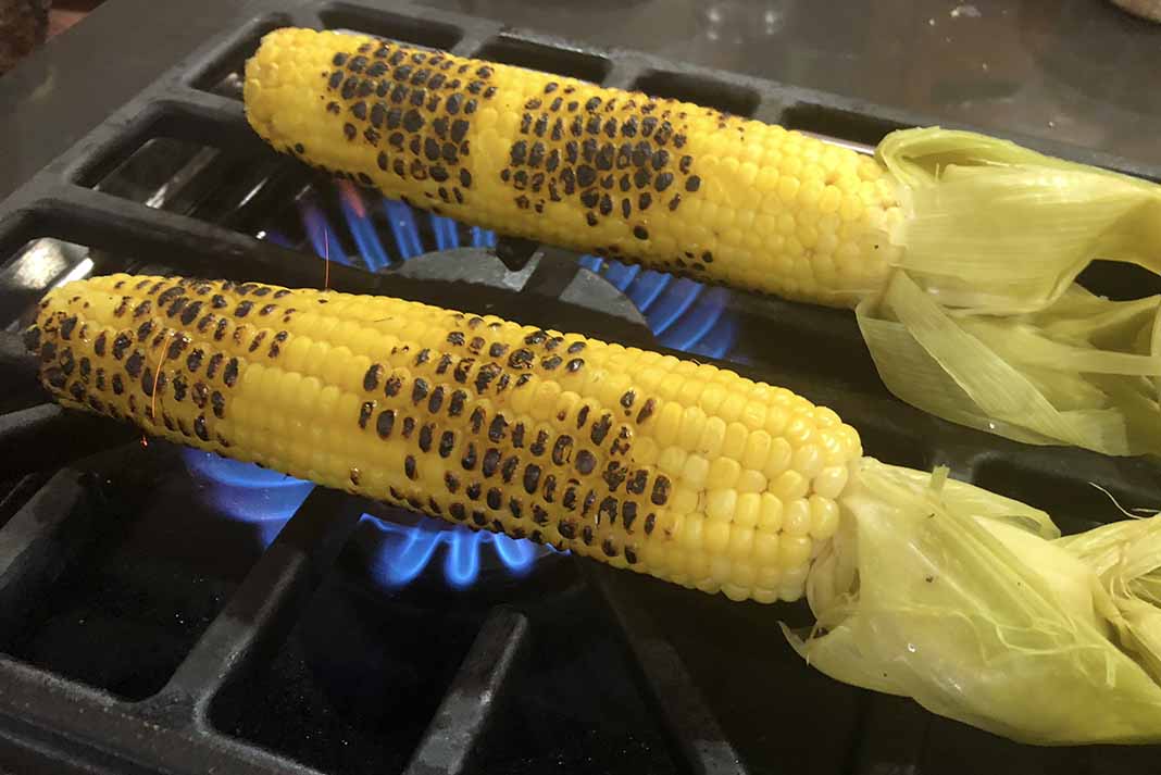 Pico de Gallo a la mexicana, con elote asado – Chefs Jaime y Ramiro